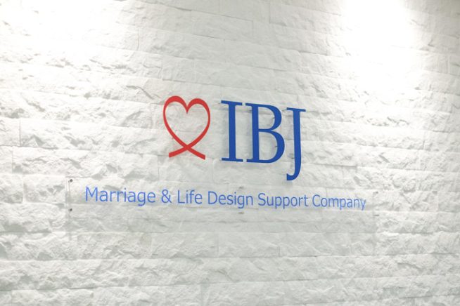 大規模な婚活パーティーの会場に簡単に設置。 お客様の安心とスタッフサービスの品質をスマホで見守る